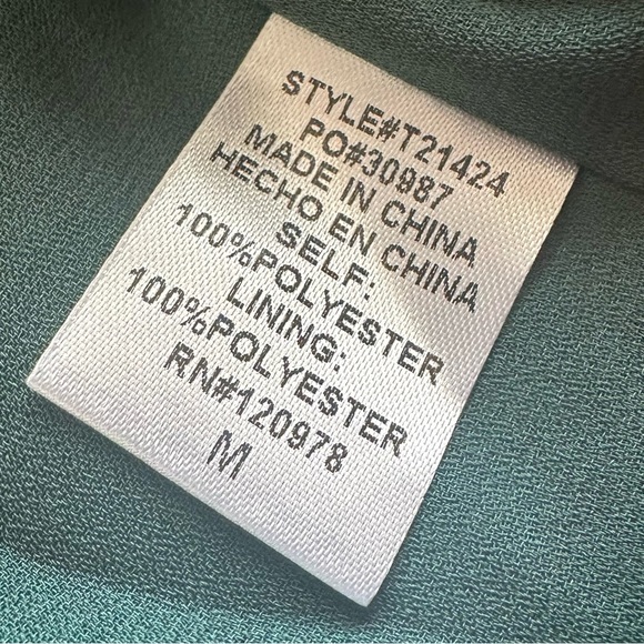 entro | Tops | Nwt Entro Keep An Eye Out Hunter Green Ditsy Floral ...